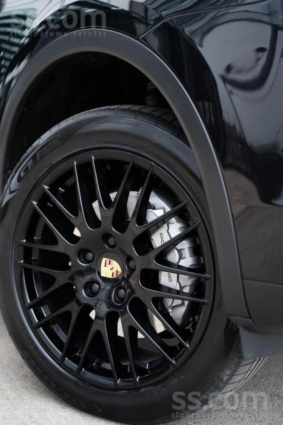 Melns Porsche Cayenne 2015 Rīga, ar dzinēja tilpumu 4.20 L un nobraukumu 283 tūkst. km par 29500 €, foto 25 vietnē AUTOMOTO.COM.LV