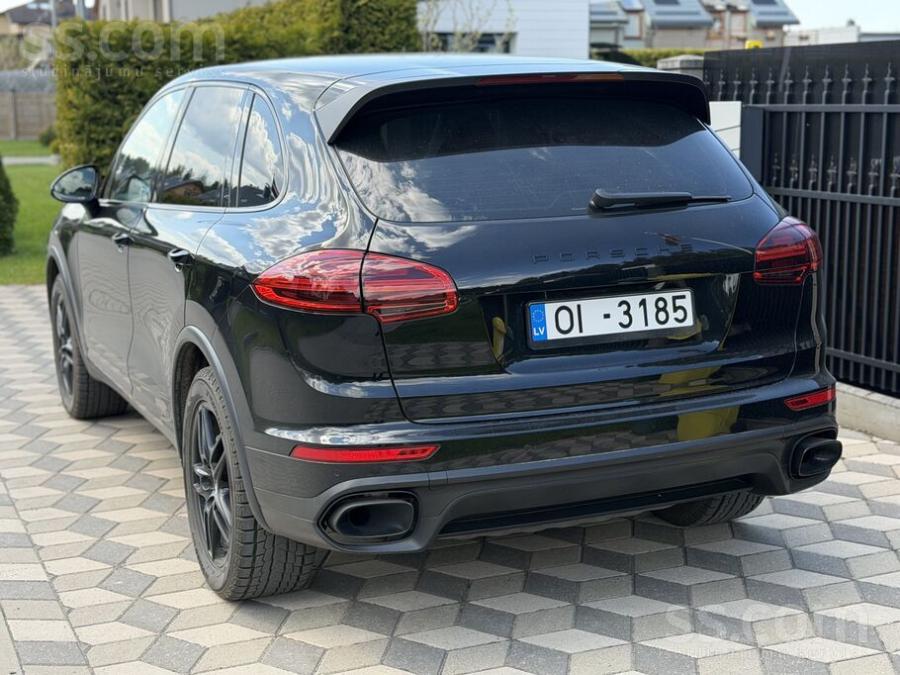 Melns Porsche Cayenne 2015 Rīga, ar dzinēja tilpumu 3.00 L un nobraukumu 0 tūkst. km par 21300 €, foto 3 vietnē AUTOMOTO.COM.LV