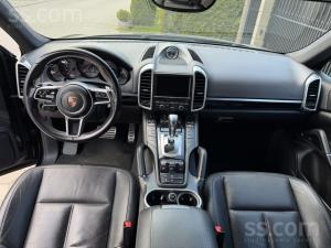 Melns Porsche Cayenne 2015 Rīga, ar dzinēja tilpumu 3.00 L un nobraukumu 0 tūkst. km par 21300 €, foto 6 vietnē AUTOMOTO.COM.LV