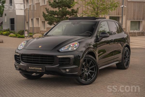 Black Porsche Cayenne 2015 in Riga, with an engine capacity of 3.00 L and mileage of 165 thousand km for 25650 €, photo 1 on AUTOMOTO.COM.LV