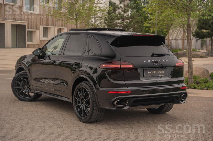 Black Porsche Cayenne 2015 in Riga, with an engine capacity of 3.00 L and mileage of 165 thousand km for 25650 €, photo 3 on AUTOMOTO.COM.LV