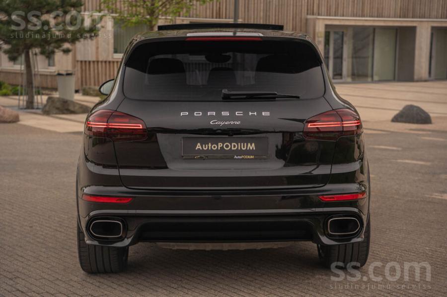 Black Porsche Cayenne 2015 in Riga, with an engine capacity of 3.00 L and mileage of 165 thousand km for 25650 €, photo 4 on AUTOMOTO.COM.LV