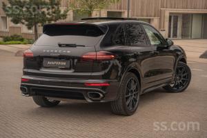 Black Porsche Cayenne 2015 in Riga, with an engine capacity of 3.00 L and mileage of 165 thousand km for 25650 €, photo 6 on AUTOMOTO.COM.LV
