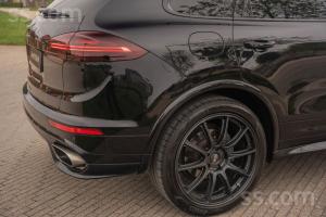 Black Porsche Cayenne 2015 in Riga, with an engine capacity of 3.00 L and mileage of 165 thousand km for 25650 €, photo 9 on AUTOMOTO.COM.LV