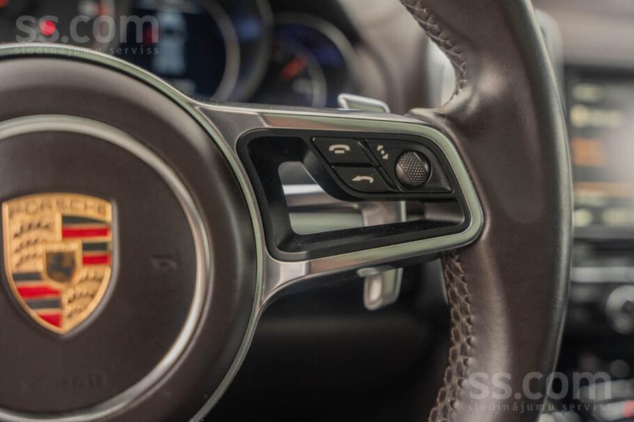 Black Porsche Cayenne 2015 in Riga, with an engine capacity of 3.00 L and mileage of 165 thousand km for 25650 €, photo 15 on AUTOMOTO.COM.LV