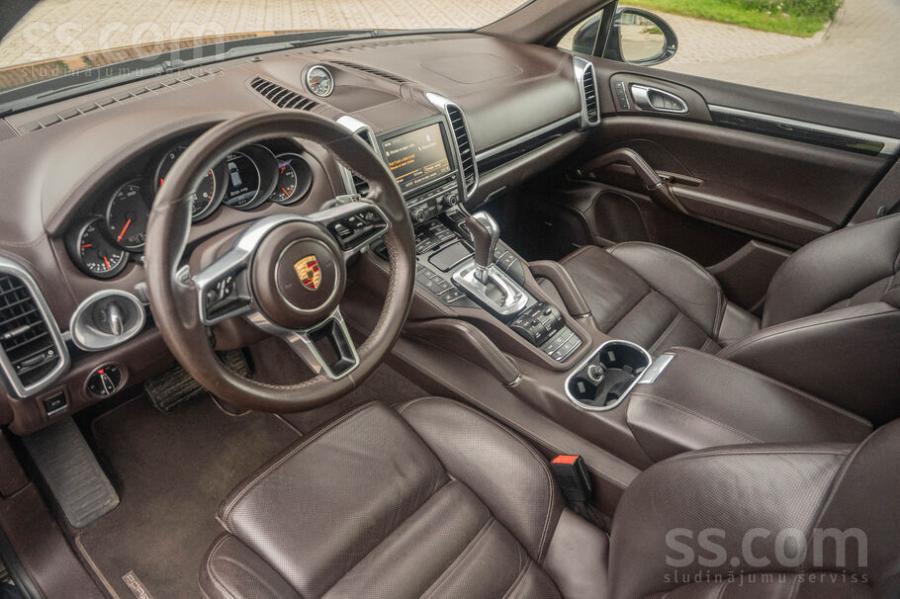 Black Porsche Cayenne 2015 in Riga, with an engine capacity of 3.00 L and mileage of 165 thousand km for 25650 €, photo 17 on AUTOMOTO.COM.LV