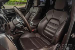 Black Porsche Cayenne 2015 in Riga, with an engine capacity of 3.00 L and mileage of 165 thousand km for 25650 €, photo 19 on AUTOMOTO.COM.LV