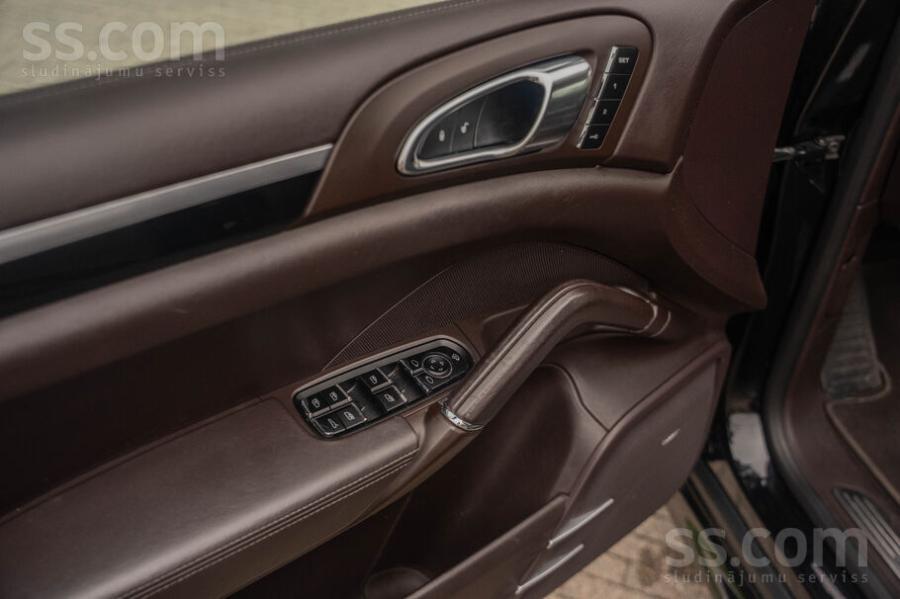 Black Porsche Cayenne 2015 in Riga, with an engine capacity of 3.00 L and mileage of 165 thousand km for 25650 €, photo 20 on AUTOMOTO.COM.LV