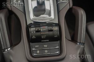 Black Porsche Cayenne 2015 in Riga, with an engine capacity of 3.00 L and mileage of 165 thousand km for 25650 €, photo 24 on AUTOMOTO.COM.LV