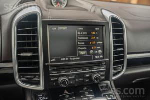 Black Porsche Cayenne 2015 in Riga, with an engine capacity of 3.00 L and mileage of 165 thousand km for 25650 €, photo 25 on AUTOMOTO.COM.LV
