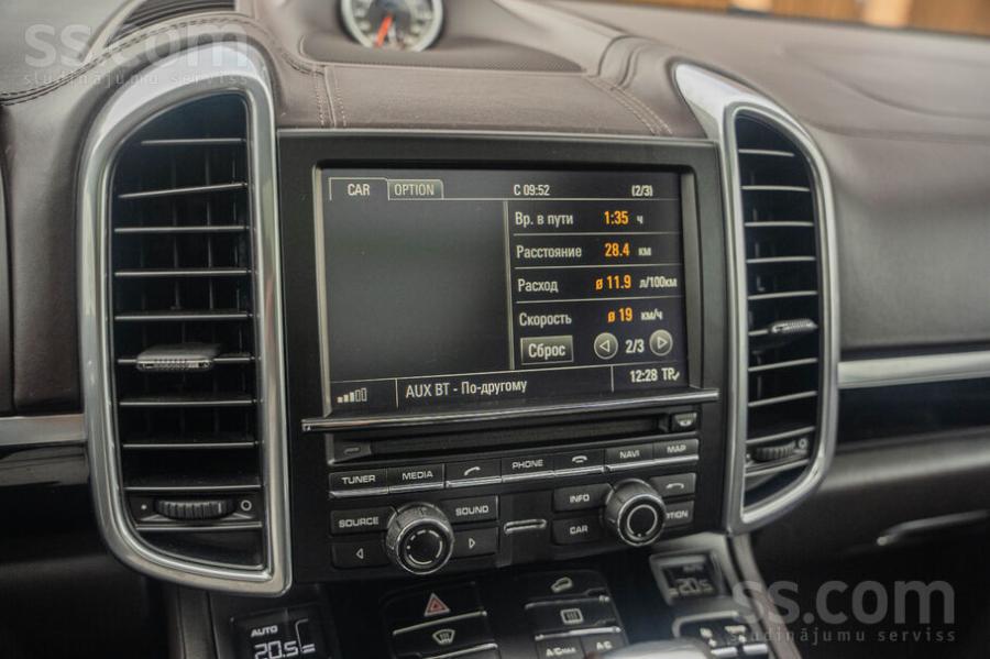 Black Porsche Cayenne 2015 in Riga, with an engine capacity of 3.00 L and mileage of 165 thousand km for 25650 €, photo 25 on AUTOMOTO.COM.LV