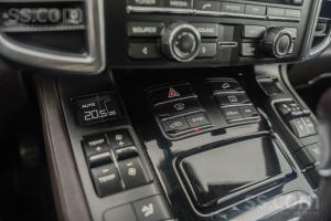 Black Porsche Cayenne 2015 in Riga, with an engine capacity of 3.00 L and mileage of 165 thousand km for 25650 €, photo 27 on AUTOMOTO.COM.LV