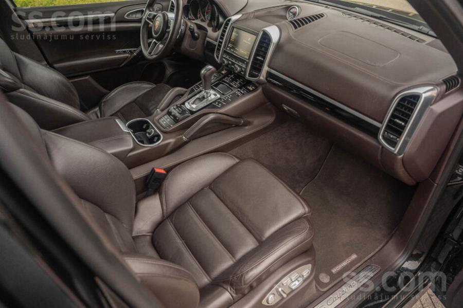 Black Porsche Cayenne 2015 in Riga, with an engine capacity of 3.00 L and mileage of 165 thousand km for 25650 €, photo 28 on AUTOMOTO.COM.LV