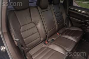 Black Porsche Cayenne 2015 in Riga, with an engine capacity of 3.00 L and mileage of 165 thousand km for 25650 €, photo 29 on AUTOMOTO.COM.LV
