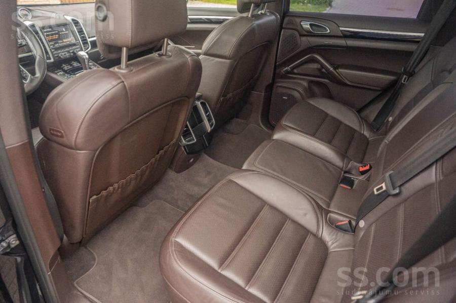 Black Porsche Cayenne 2015 in Riga, with an engine capacity of 3.00 L and mileage of 165 thousand km for 25650 €, photo 30 on AUTOMOTO.COM.LV