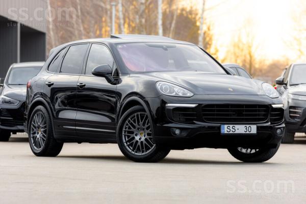 Melns Porsche Cayenne 2015 Jelgava, ar dzinēja tilpumu 4.20 L un nobraukumu 191 tūkst. km par 24400 €, foto 2 vietnē AUTOMOTO.COM.LV