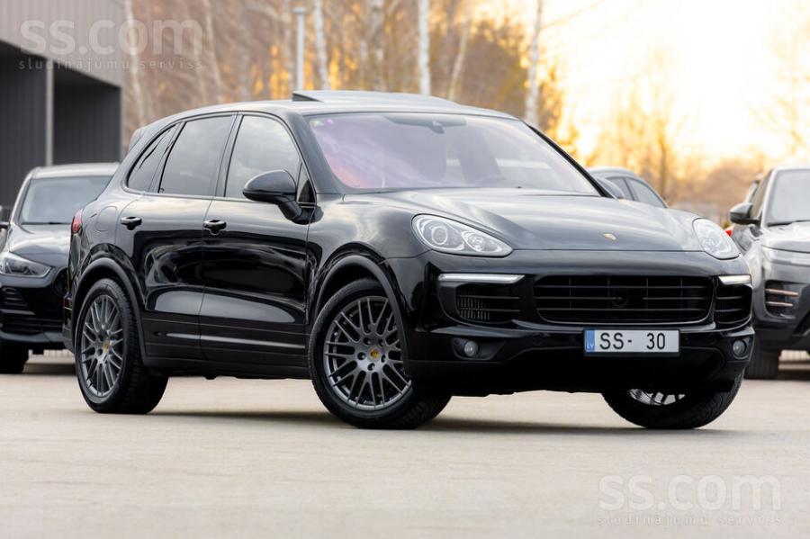 Melns Porsche Cayenne 2015 Jelgava, ar dzinēja tilpumu 4.20 L un nobraukumu 191 tūkst. km par 24400 €, foto 3 vietnē AUTOMOTO.COM.LV