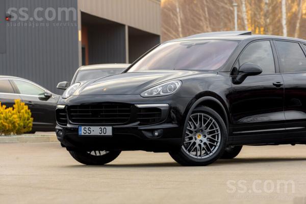 Melns Porsche Cayenne 2015 Jelgava, ar dzinēja tilpumu 4.20 L un nobraukumu 191 tūkst. km par 24400 €, foto 3 vietnē AUTOMOTO.COM.LV