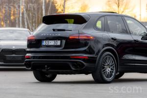 Melns Porsche Cayenne 2015 Jelgava, ar dzinēja tilpumu 4.20 L un nobraukumu 191 tūkst. km par 24400 €, foto 5 vietnē AUTOMOTO.COM.LV