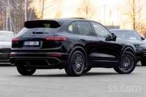 Melns Porsche Cayenne 2015 Jelgava, ar dzinēja tilpumu 4.20 L un nobraukumu 191 tūkst. km par 24400 €, foto 6 vietnē AUTOMOTO.COM.LV