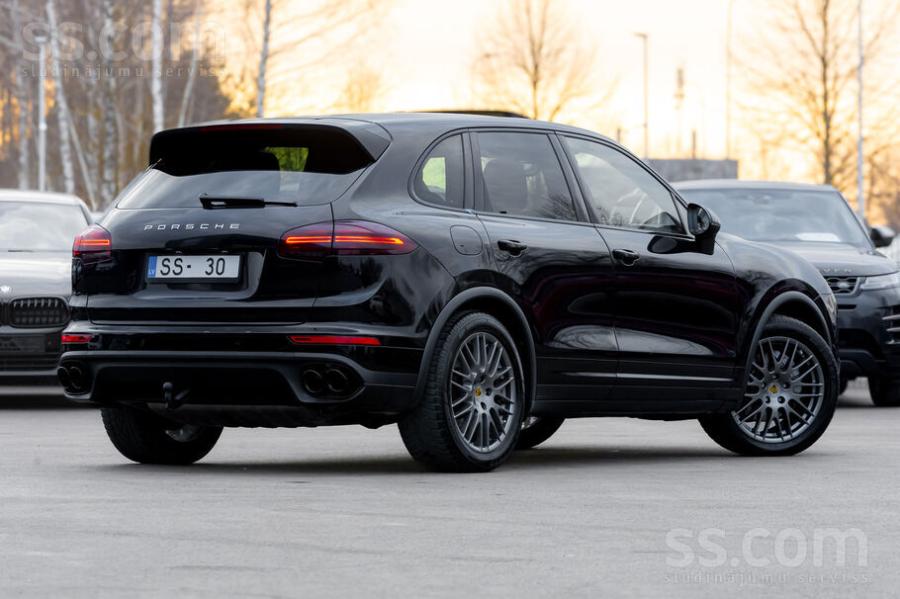 Melns Porsche Cayenne 2015 Jelgava, ar dzinēja tilpumu 4.20 L un nobraukumu 191 tūkst. km par 24400 €, foto 6 vietnē AUTOMOTO.COM.LV