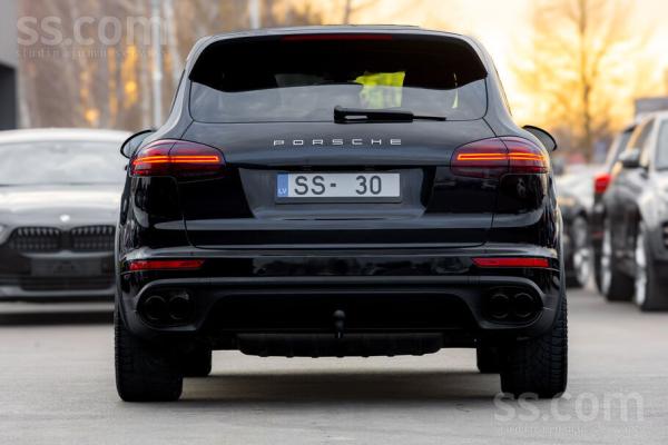 Melns Porsche Cayenne 2015 Jelgava, ar dzinēja tilpumu 4.20 L un nobraukumu 191 tūkst. km par 24400 €, foto 6 vietnē AUTOMOTO.COM.LV