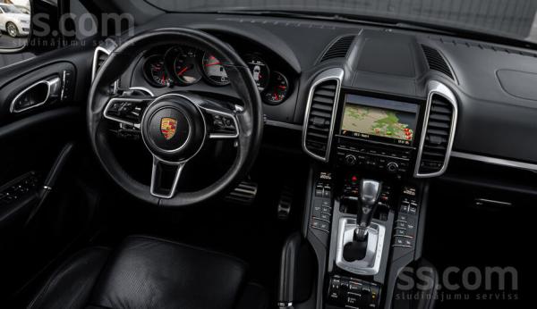 Melns Porsche Cayenne 2015 Jelgava, ar dzinēja tilpumu 4.20 L un nobraukumu 191 tūkst. km par 24400 €, foto 10 vietnē AUTOMOTO.COM.LV