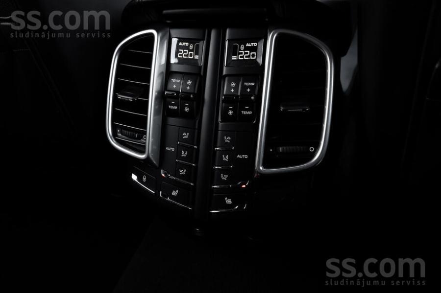 Melns Porsche Cayenne 2015 Jelgava, ar dzinēja tilpumu 4.20 L un nobraukumu 191 tūkst. km par 24400 €, foto 13 vietnē AUTOMOTO.COM.LV