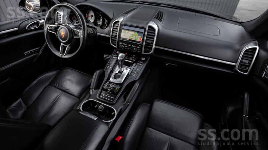 Melns Porsche Cayenne 2015 Jelgava, ar dzinēja tilpumu 4.20 L un nobraukumu 191 tūkst. km par 24400 €, foto 14 vietnē AUTOMOTO.COM.LV