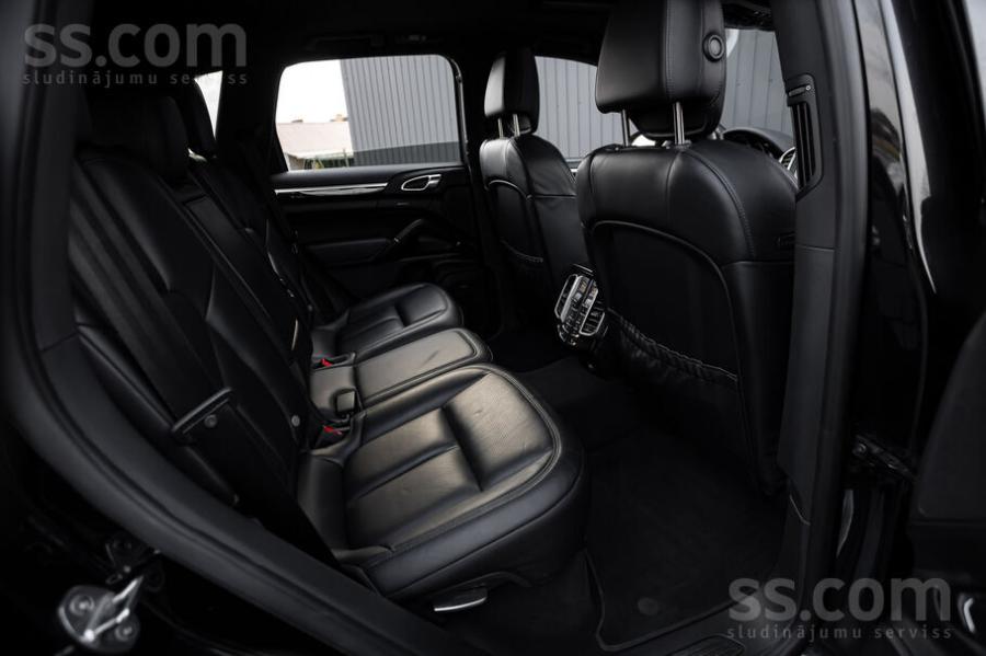 Melns Porsche Cayenne 2015 Jelgava, ar dzinēja tilpumu 4.20 L un nobraukumu 191 tūkst. km par 24400 €, foto 15 vietnē AUTOMOTO.COM.LV