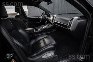 Melns Porsche Cayenne 2015 Jelgava, ar dzinēja tilpumu 4.20 L un nobraukumu 191 tūkst. km par 24400 €, foto 16 vietnē AUTOMOTO.COM.LV
