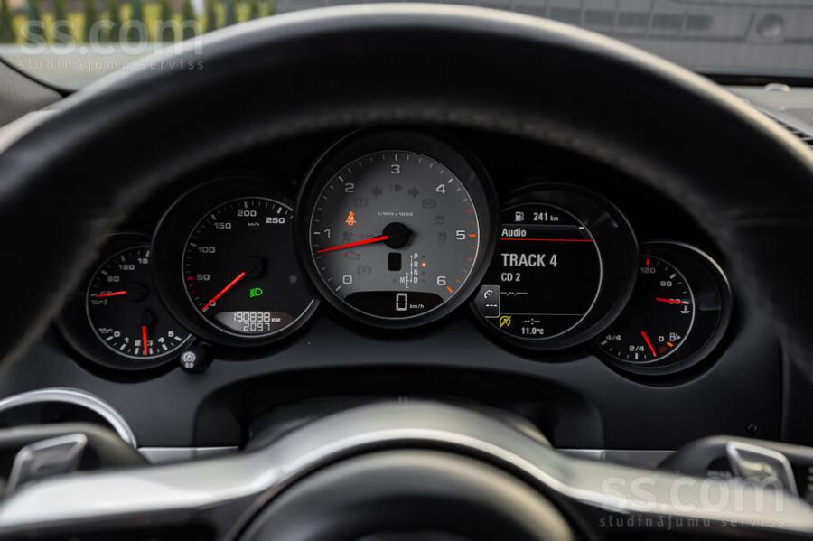 Melns Porsche Cayenne 2015 Jelgava, ar dzinēja tilpumu 4.20 L un nobraukumu 191 tūkst. km par 24400 €, foto 18 vietnē AUTOMOTO.COM.LV
