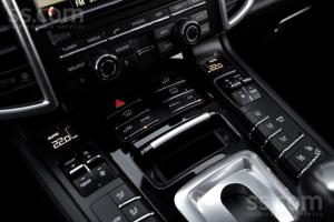 Melns Porsche Cayenne 2015 Jelgava, ar dzinēja tilpumu 4.20 L un nobraukumu 191 tūkst. km par 24400 €, foto 19 vietnē AUTOMOTO.COM.LV
