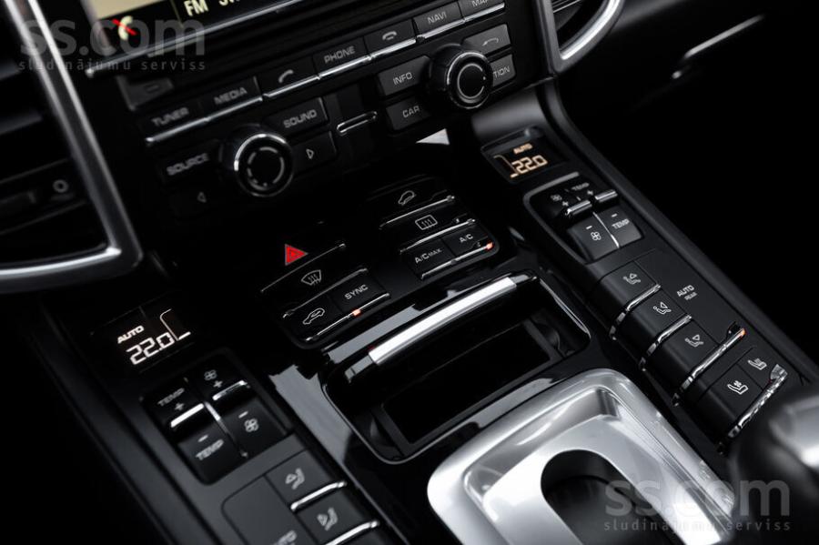Melns Porsche Cayenne 2015 Jelgava, ar dzinēja tilpumu 4.20 L un nobraukumu 191 tūkst. km par 24400 €, foto 19 vietnē AUTOMOTO.COM.LV