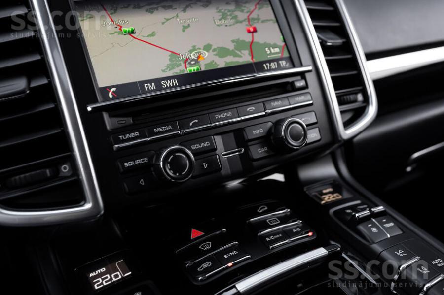 Melns Porsche Cayenne 2015 Jelgava, ar dzinēja tilpumu 4.20 L un nobraukumu 191 tūkst. km par 24400 €, foto 20 vietnē AUTOMOTO.COM.LV