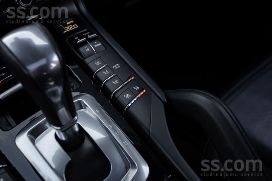 Melns Porsche Cayenne 2015 Jelgava, ar dzinēja tilpumu 4.20 L un nobraukumu 191 tūkst. km par 24400 €, foto 21 vietnē AUTOMOTO.COM.LV