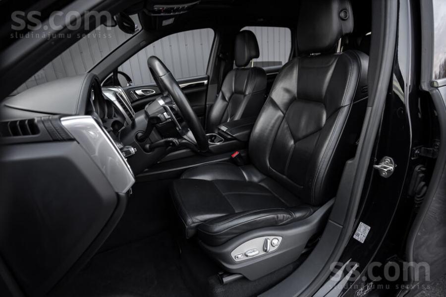 Melns Porsche Cayenne 2015 Jelgava, ar dzinēja tilpumu 4.20 L un nobraukumu 191 tūkst. km par 24400 €, foto 24 vietnē AUTOMOTO.COM.LV