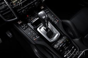 Melns Porsche Cayenne 2015 Jelgava, ar dzinēja tilpumu 4.20 L un nobraukumu 191 tūkst. km par 24400 €, foto 25 vietnē AUTOMOTO.COM.LV