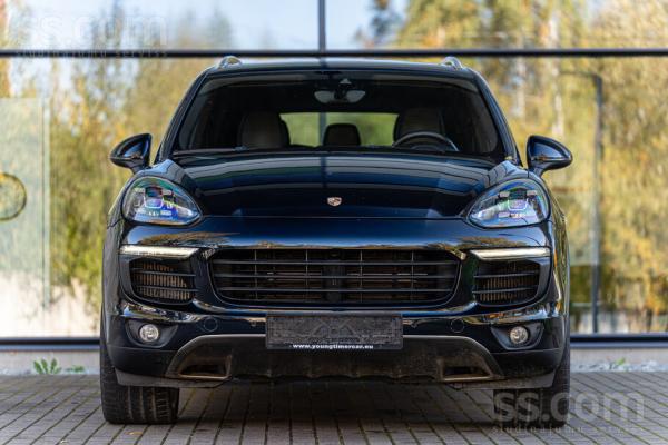 Black Porsche Cayenne 2015 in Riga, with an engine capacity of 3.00 L and mileage of 188 thousand km for 24000 €, photo 3 on AUTOMOTO.COM.LV