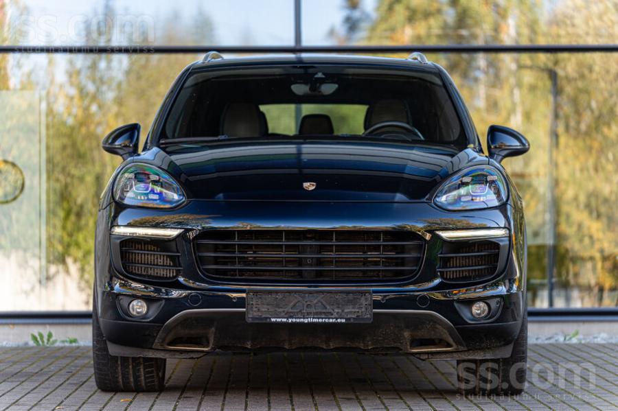 Black Porsche Cayenne 2015 in Riga, with an engine capacity of 3.00 L and mileage of 188 thousand km for 24000 €, photo 4 on AUTOMOTO.COM.LV