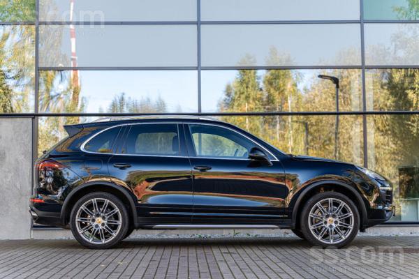 Black Porsche Cayenne 2015 in Riga, with an engine capacity of 3.00 L and mileage of 188 thousand km for 24000 €, photo 4 on AUTOMOTO.COM.LV