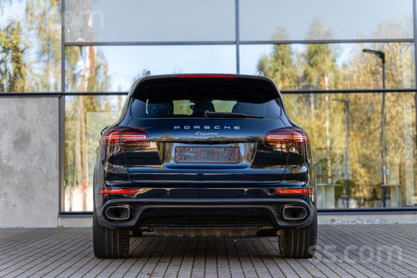 Black Porsche Cayenne 2015 in Riga, with an engine capacity of 3.00 L and mileage of 188 thousand km for 24000 €, photo 6 on AUTOMOTO.COM.LV