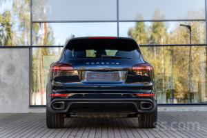 Black Porsche Cayenne 2015 in Riga, with an engine capacity of 3.00 L and mileage of 188 thousand km for 24000 €, photo 7 on AUTOMOTO.COM.LV