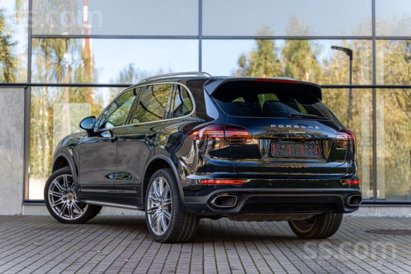Black Porsche Cayenne 2015 in Riga, with an engine capacity of 3.00 L and mileage of 188 thousand km for 24000 €, photo 7 on AUTOMOTO.COM.LV