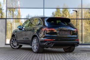 Black Porsche Cayenne 2015 in Riga, with an engine capacity of 3.00 L and mileage of 188 thousand km for 24000 €, photo 8 on AUTOMOTO.COM.LV