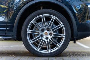 Black Porsche Cayenne 2015 in Riga, with an engine capacity of 3.00 L and mileage of 188 thousand km for 24000 €, photo 10 on AUTOMOTO.COM.LV