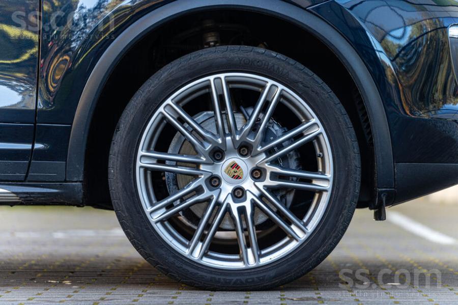 Black Porsche Cayenne 2015 in Riga, with an engine capacity of 3.00 L and mileage of 188 thousand km for 24000 €, photo 10 on AUTOMOTO.COM.LV