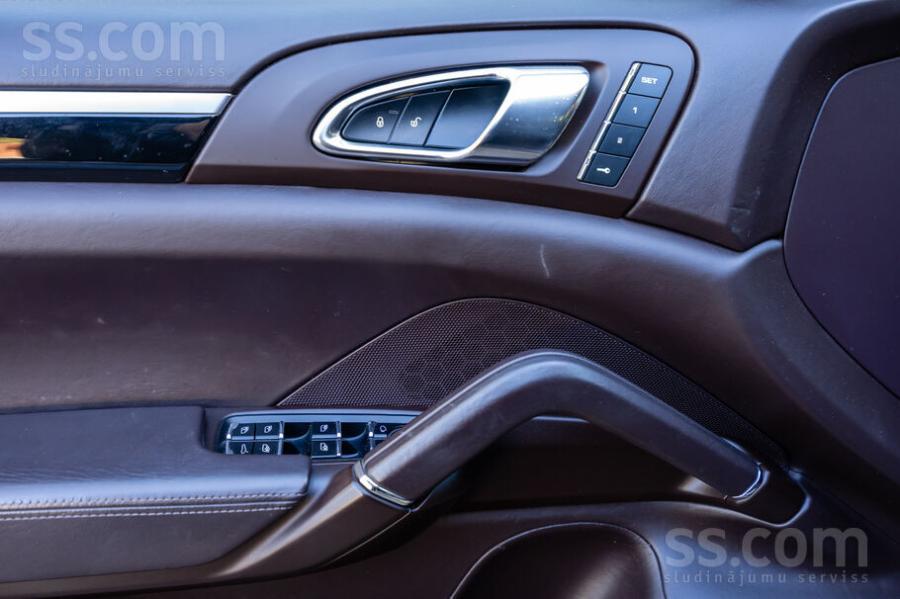 Black Porsche Cayenne 2015 in Riga, with an engine capacity of 3.00 L and mileage of 188 thousand km for 24000 €, photo 14 on AUTOMOTO.COM.LV