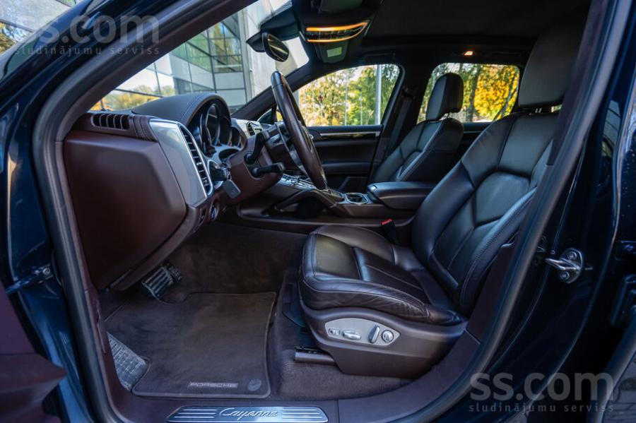 Black Porsche Cayenne 2015 in Riga, with an engine capacity of 3.00 L and mileage of 188 thousand km for 24000 €, photo 16 on AUTOMOTO.COM.LV