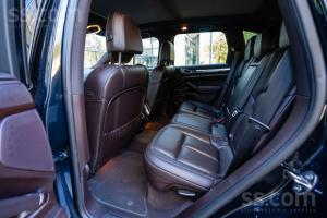 Black Porsche Cayenne 2015 in Riga, with an engine capacity of 3.00 L and mileage of 188 thousand km for 24000 €, photo 17 on AUTOMOTO.COM.LV